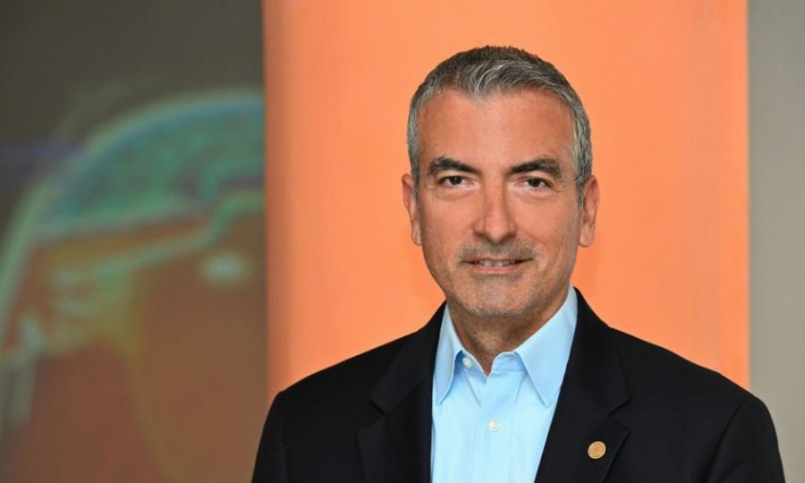 Αναστάσιος Κανελλόπουλος: Ο Έλληνας οθφαλμίατρος που διορθώνει χωρίς ...